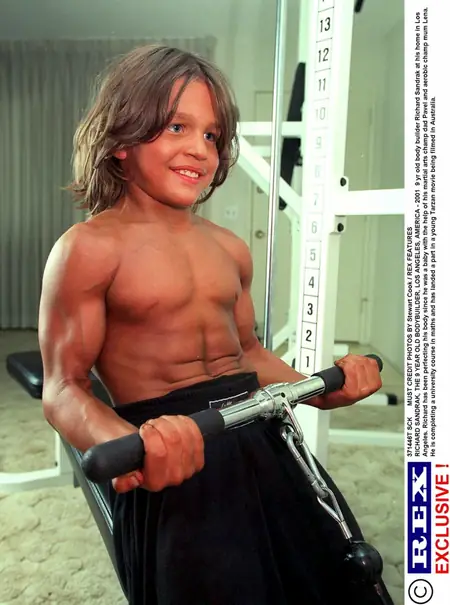 Nazywano go "małym Herkulesem". Co dziś robi Richard Sandrak? | Ofeminin