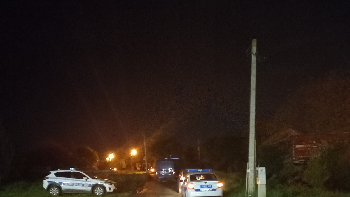 Detalji drame u Novom Sadu, komšije otkrivaju ko je čovek koji preti da će se razneti bombom - Blic