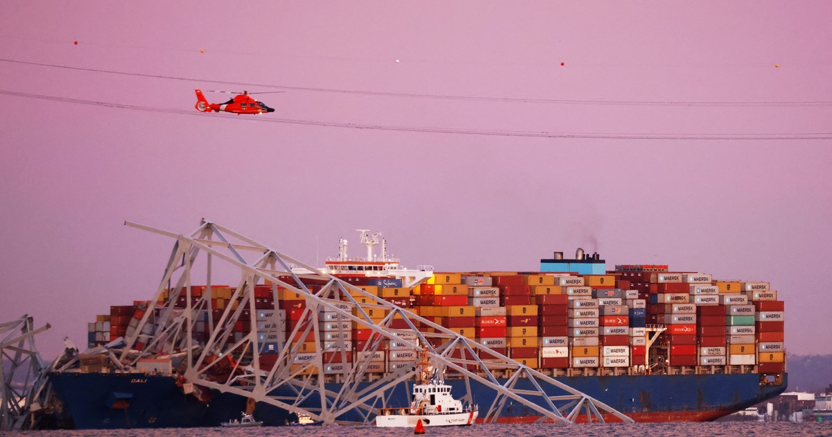 Baltimore's biggest bridge collapses after being hit by a cargo ship ...