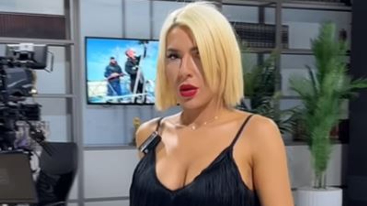 Jovana Jeremić u jutarnjem programu bez gaća, voditeljka u nikad smelijem izdanju vodila program ...