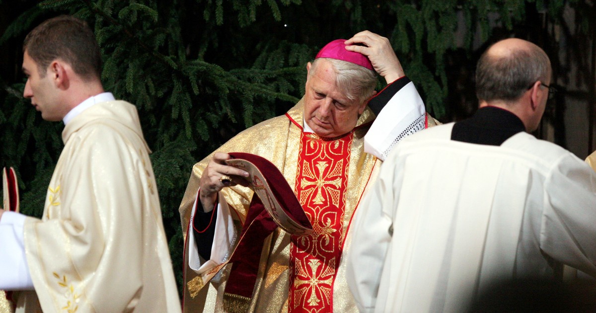 Abp Wielgus zaprzeczał, ale w końcu się przyznał. Wierni krzyczeli ...