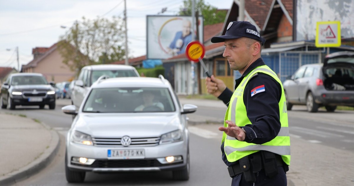 NIZ KAZNI U NOVOM PAZARU ZBOG ALKOHOLA Devojka "naduvala" više od dva promila, muškarac 1,91 - Blic