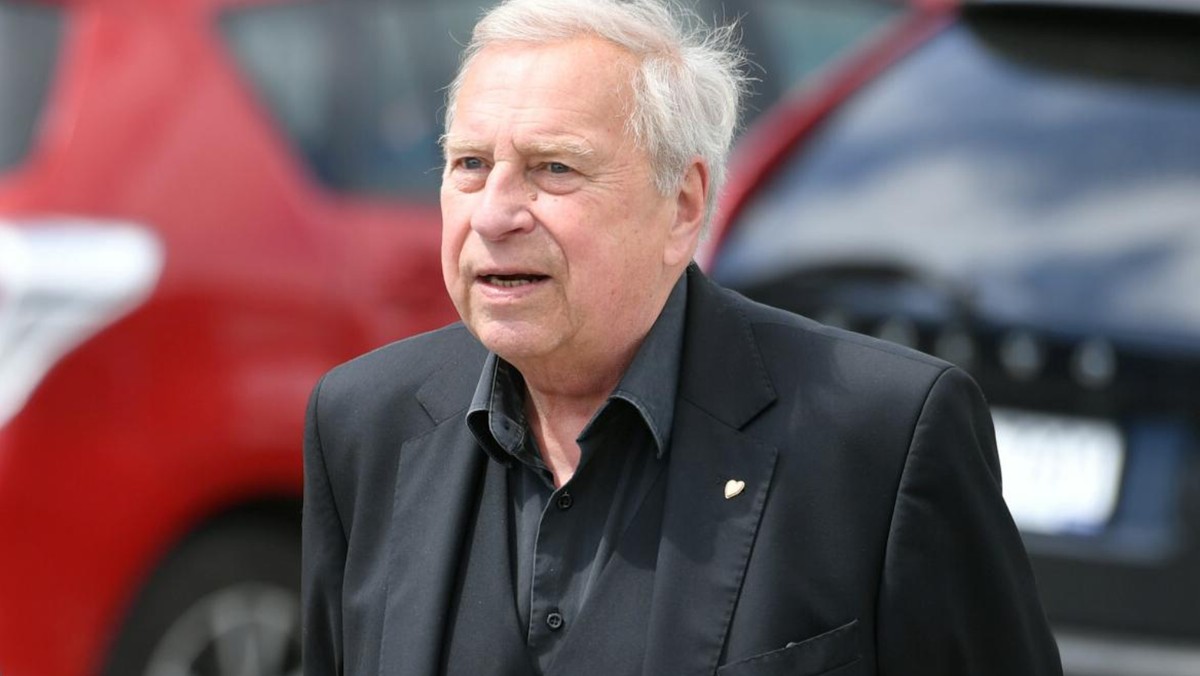 Jerzy Stuhr stanie przed sądem. Jest akt oskarżenia - Wiadomości Jerzy Stuhr stanie przed sądem. Jest akt oskarżenia - Wiadomości