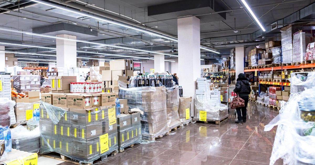 Granda! Ananas tańszy niż włoszczyzna. Co się dzieję w polskich sklepach?