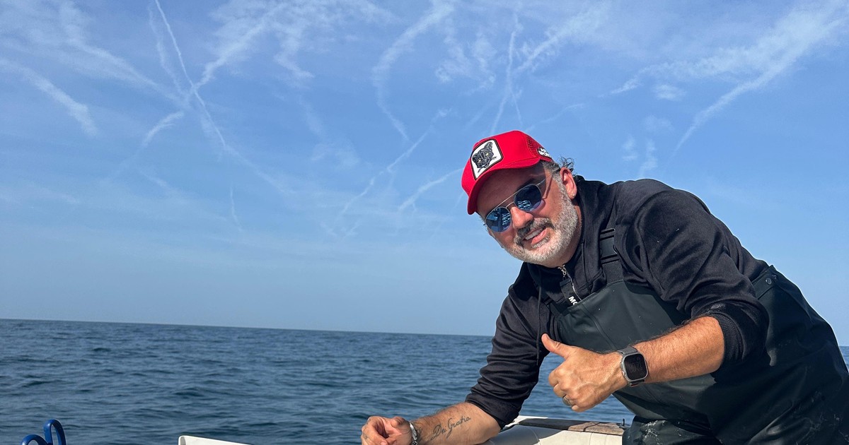 Toni Cetinski na neobičnim pripremama za koncert u Sava Centru! Stari morski vuk, osim pevanja ...