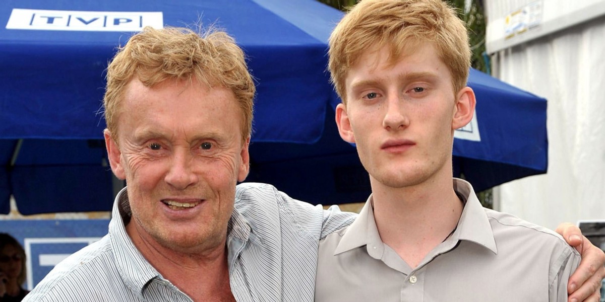 Syn Daniela Olbrychskiego jest piosenkarzem. Jak wygląda Victor Longo? Zdjęcia - Plejada.pl