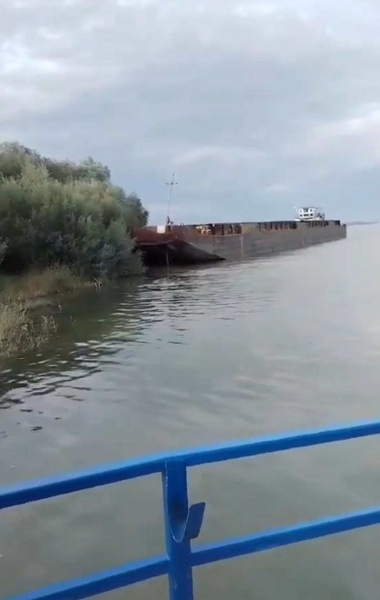 KARAMBOL NA DUNAVU Udario u pristan, nastavio dalje i naleteo na dva ...