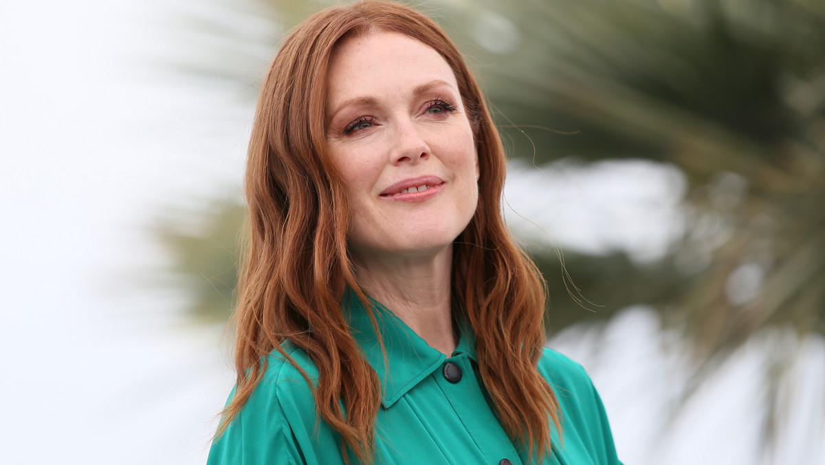 Julianne Moore zatrzymała czas! Jej sekret to woda z... chlorofilem - Plejada.pl