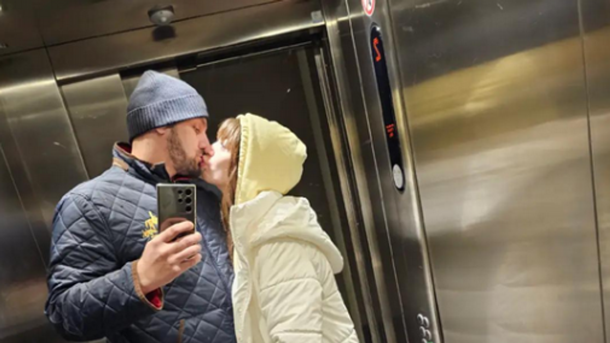 Miljana i Zola ponovo zajedno, pao poljubac u liftu - Blic