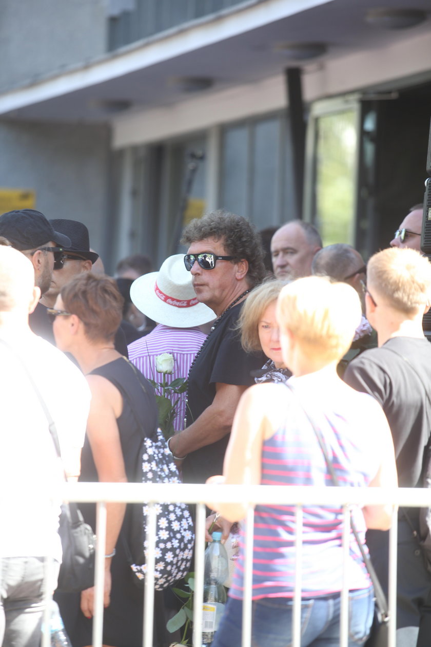 Znani na pogrzebie Kory. Tak pożegnali przyjaciółkę. ZDJĘCIA