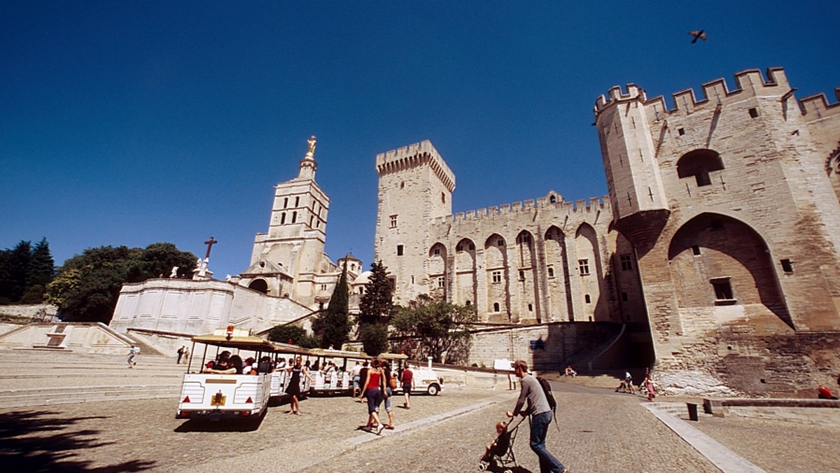 Awinion: start festiwalu teatralnego - Podróże