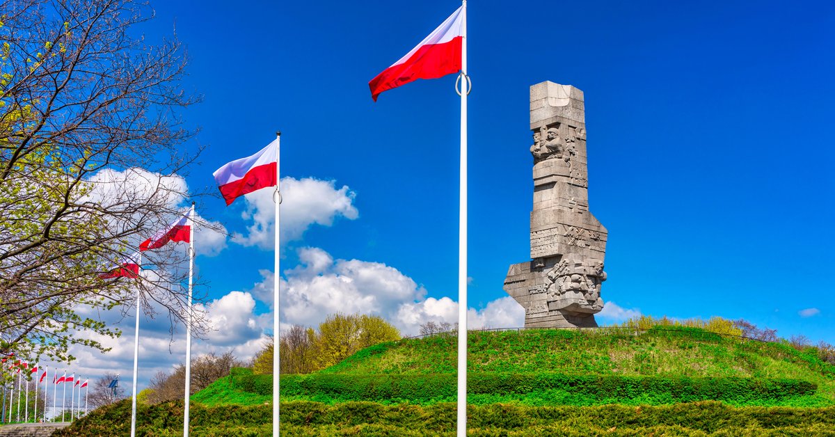 Zniszczenie polskich flag na Westerplatte. Prokuratura wszczęła ...