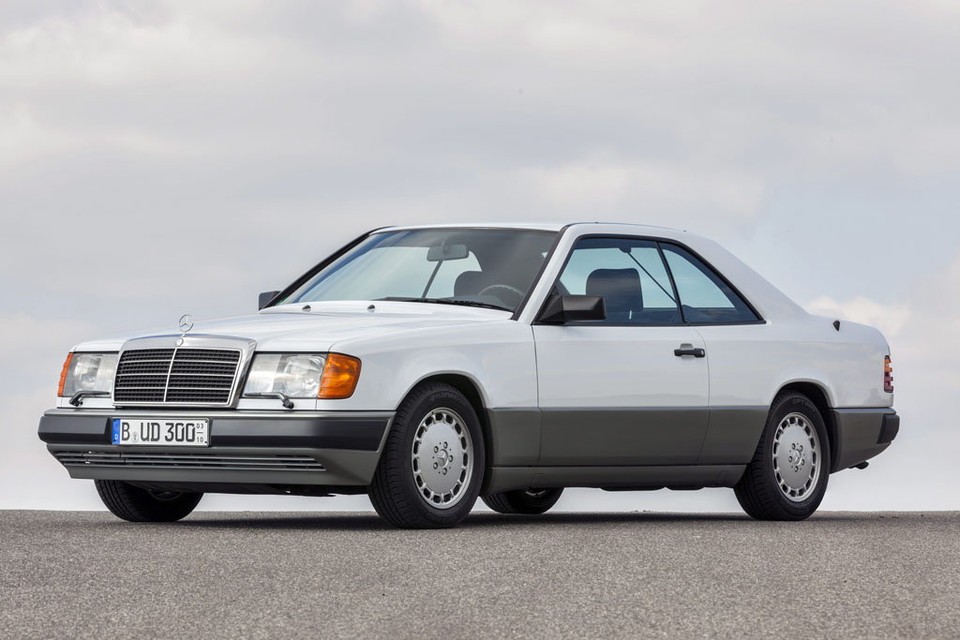 Mercedes W124 200D - spowalniacz czasoprzestrzeni