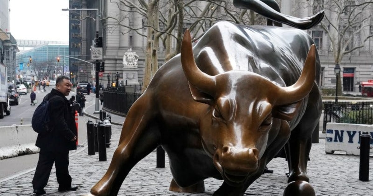 Investors put billions into old-school stockpicking hedge funds. Here's ...
