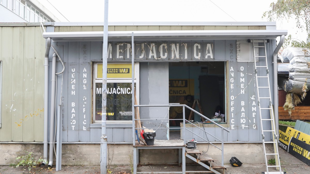 "KAD SU ZAPUCALI ŽENA SE SAKRILA U TOALET" Detalji pljačke menjačnice ...