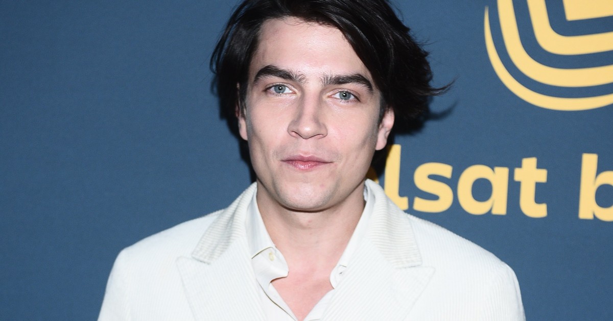 Nikodem Rozbicki cały na biało. Jan Frycz znowu pokazał ukochaną ...