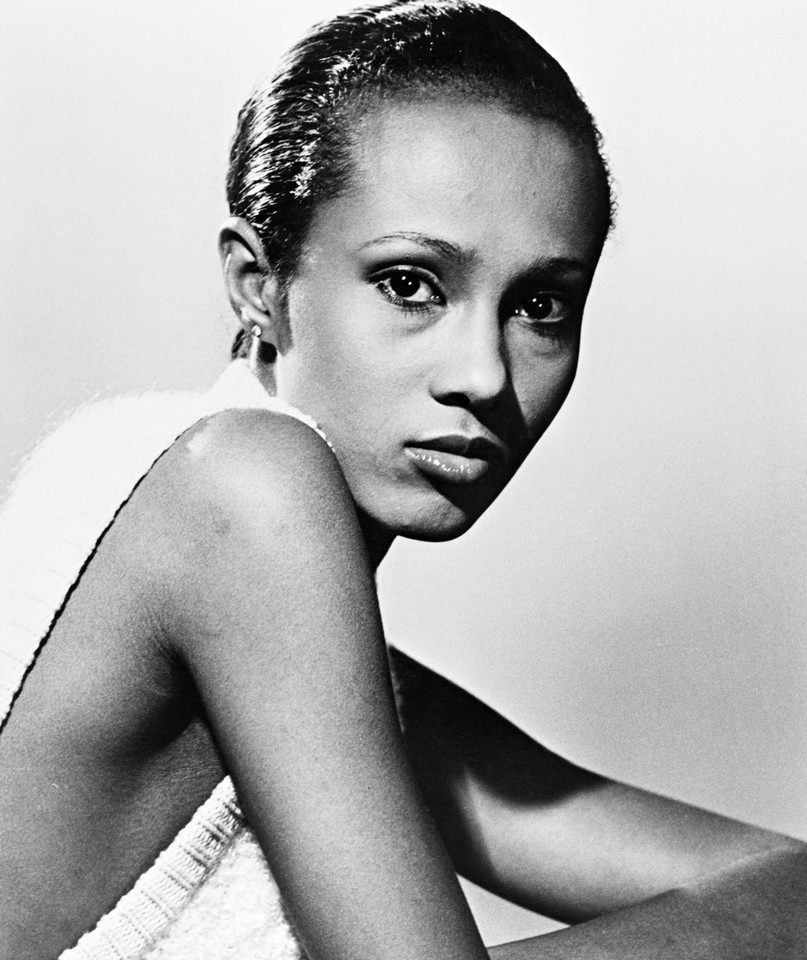 Iman - legendarna modelka ma już 61 lat. Jak się zmieniała w ostatnich ...