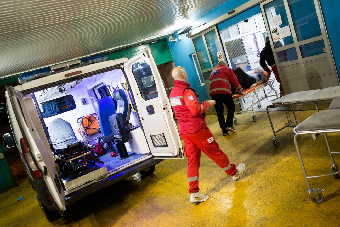 OPEKOTINE OD BAKLJE, PRELOM RUKE, POVREDA KIČME U tuči u Boljevcima ...