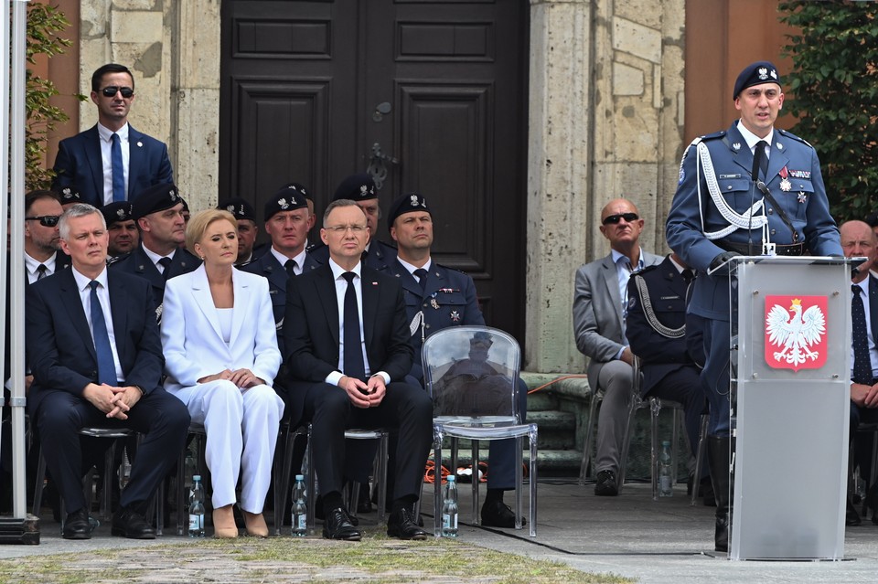 Agata Kornhauser-Duda w bieli. Tym razem zrezygnowała z asymetrii - Plejada.pl