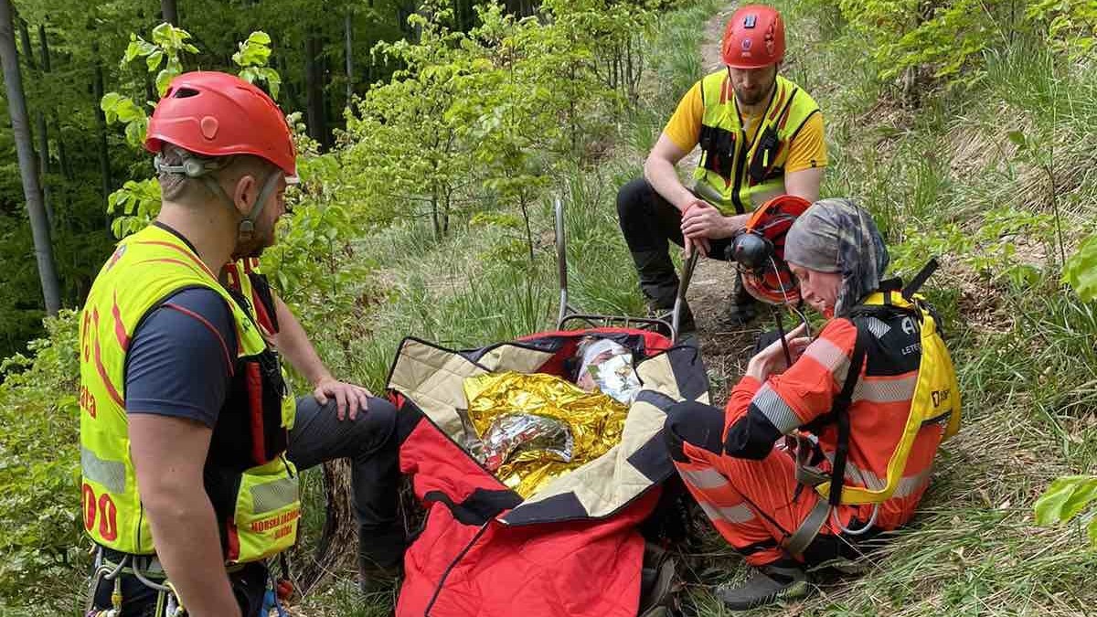 Horský záchranársky tím zasahoval pri vážnom incidente: Turista po páde ...