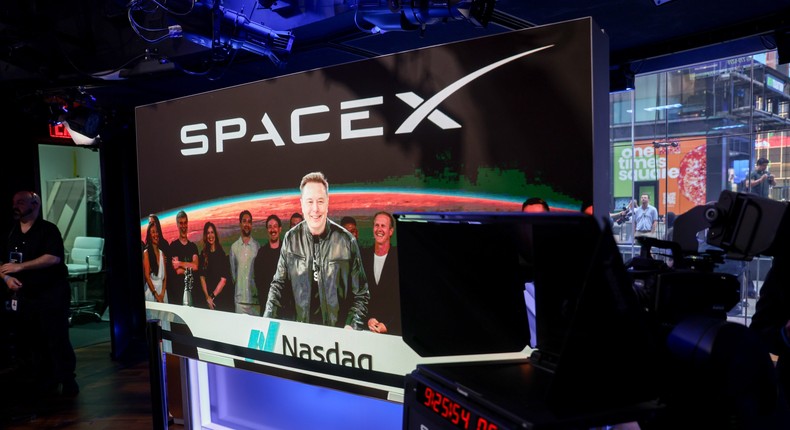 What investing pros are saying about SpaceX's first day of trading ...