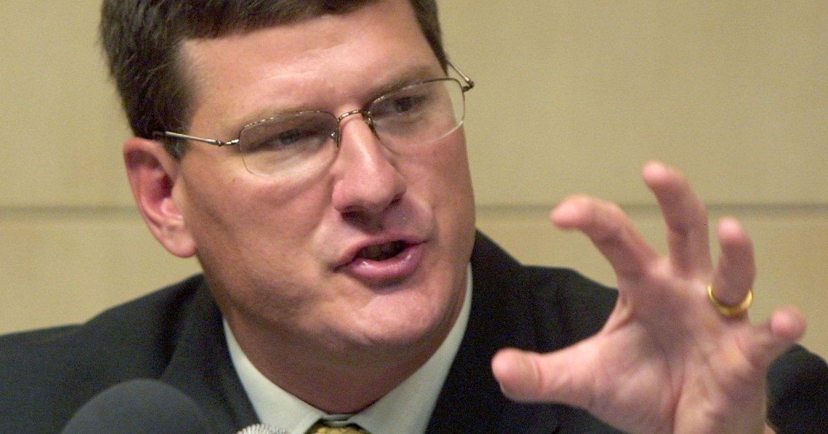 Były amerykański agent promuje w Rosji książkę. W USA trafił do ...