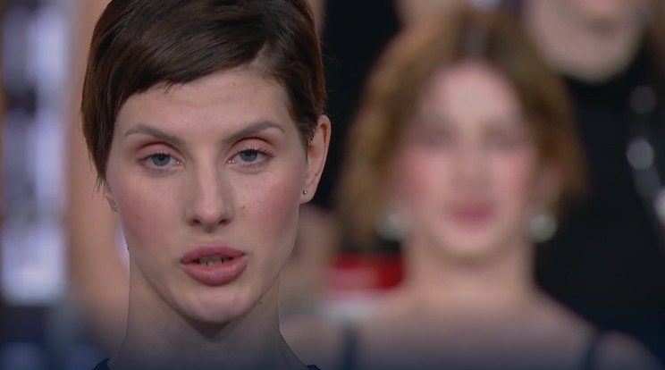 A tömeg előtt alázták porig a TV2 műsorában a magyar bombázót - Blikk