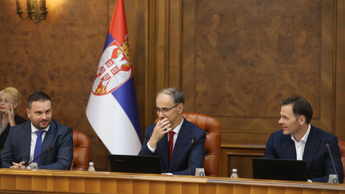 Vlada održala prvu sednicu, Đuro Macut poželeo ministrima uspešan rad - Blic