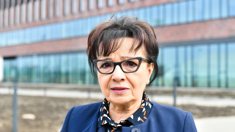 Marszałek Witek: Nie jestem osobą zamożną. Mieszkam ponad 30 lat w ...