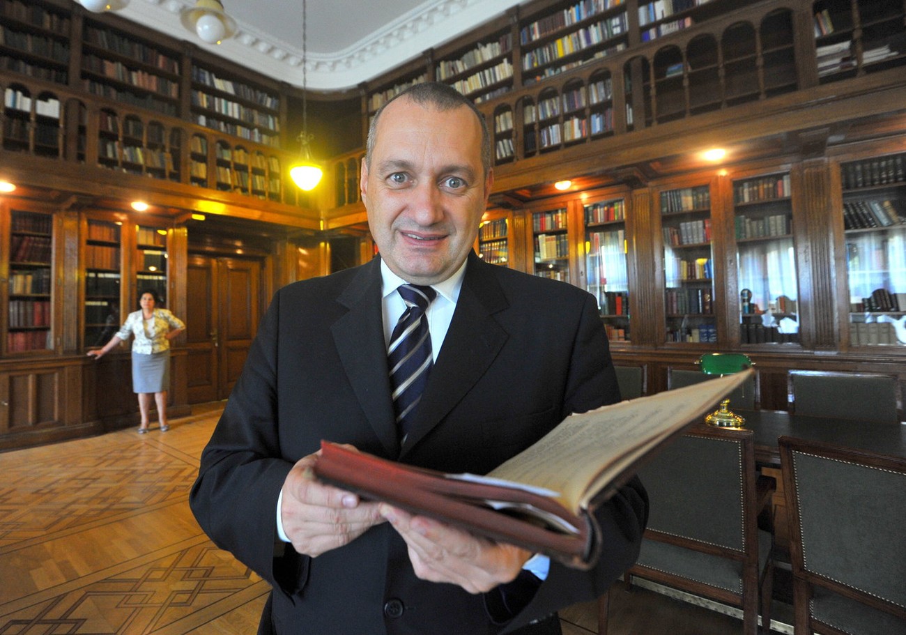 Gde poslanici retko zalaze? U grandioznu biblioteku u Skupštini Srbije Gde poslanici retko zalaze? U grandioznu biblioteku u Skupštini Srbije