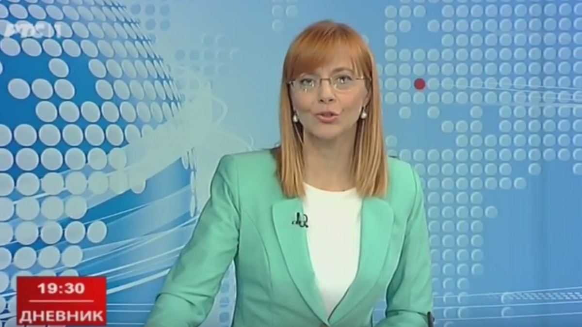 NEPREPOZNATLJIVA Voditeljka "Dnevnika" na RTS-u je uvek zakopčana, a ...