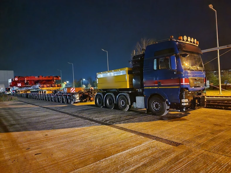 Transport maszyny TBM. Wiemy, kiedy największy transport w historii przejedzie przez Warszawę