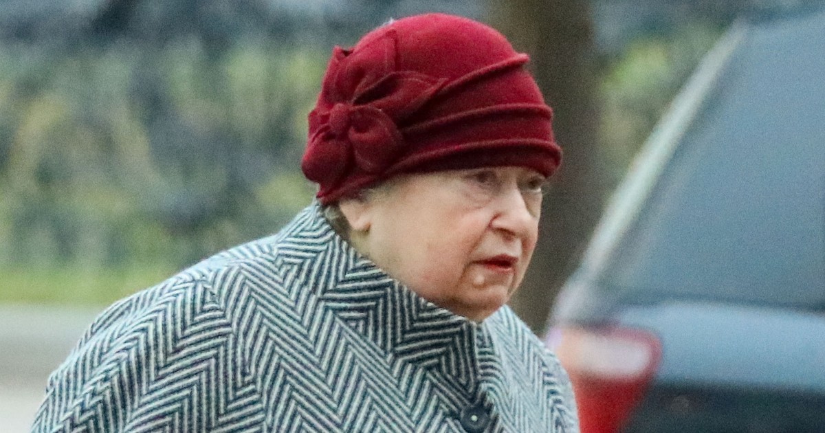 Janina Goss. Przyjaciółka Jarosława Kaczyńskiego w nowej kreacji z torebką