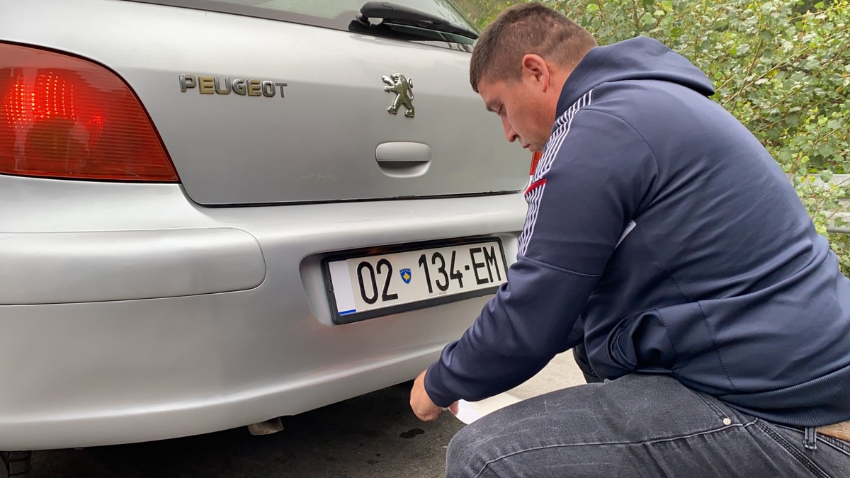 ZA MESEC DANA na RKS tablice preregistrovano SAMO DEVET VOZILA - Blic