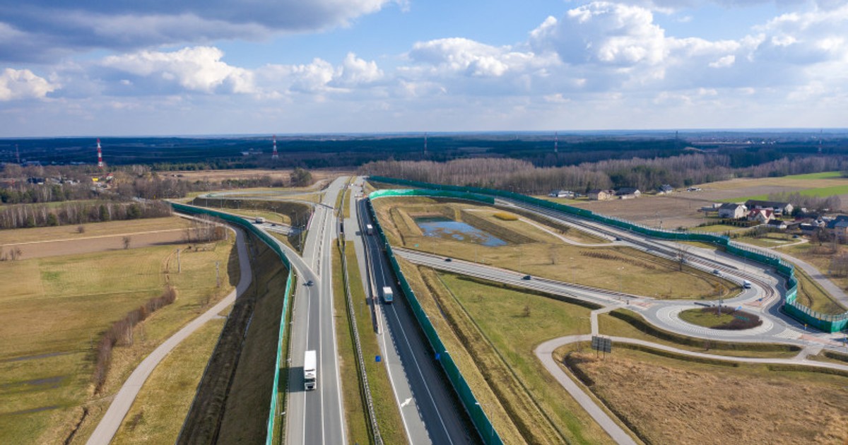 Autostrada A2 będzie dłuższa o 32 km. Podpisano umowy na dwa nowe odcinki