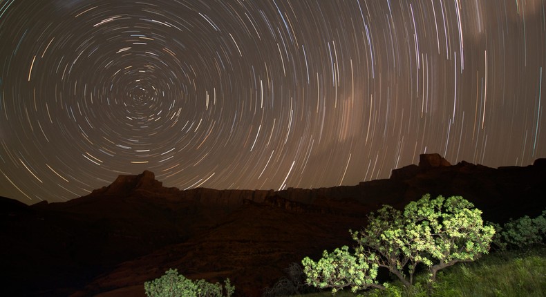 Astronomers discover the fastest runaway stars in our galaxy racing ...