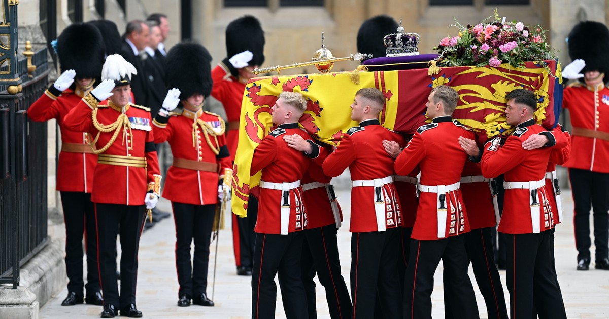 The most powerful photos of the royal family from 2022, according to ...
