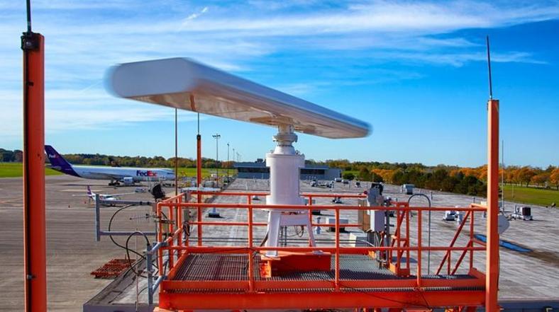 Tak wygląda praca za 30 tys. zł miesięcznie. Zaglądamy do wieży lotniczej