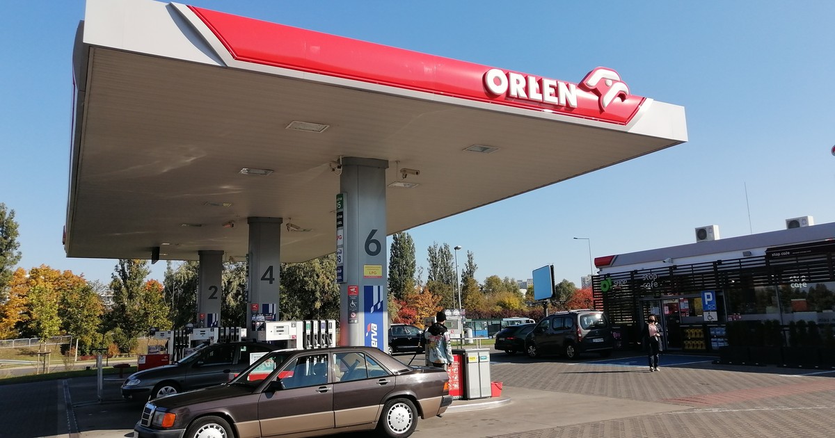 Tłumy na stacjach Orlenu. Tyle paliwa można kupić jednorazowo, by nie dostać kary