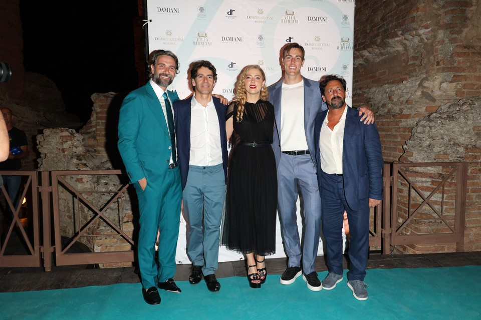 Amber Heard na czerwonym dywanie. To jej pierwszy raz od "procesu ...