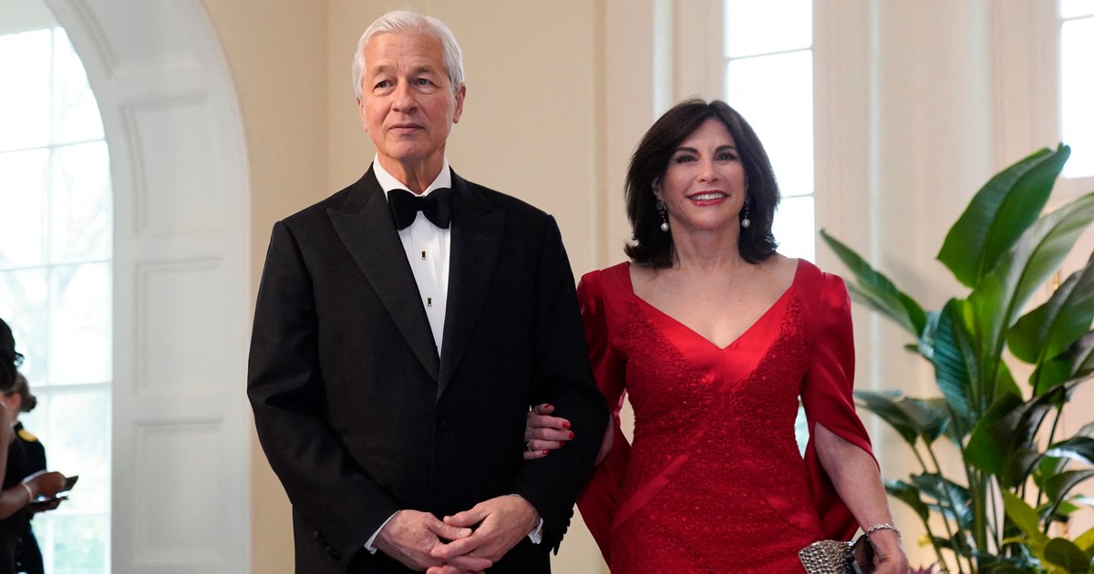 Judith Kent, Jamie Dimon's wife, went door-to-door in Michigan ...