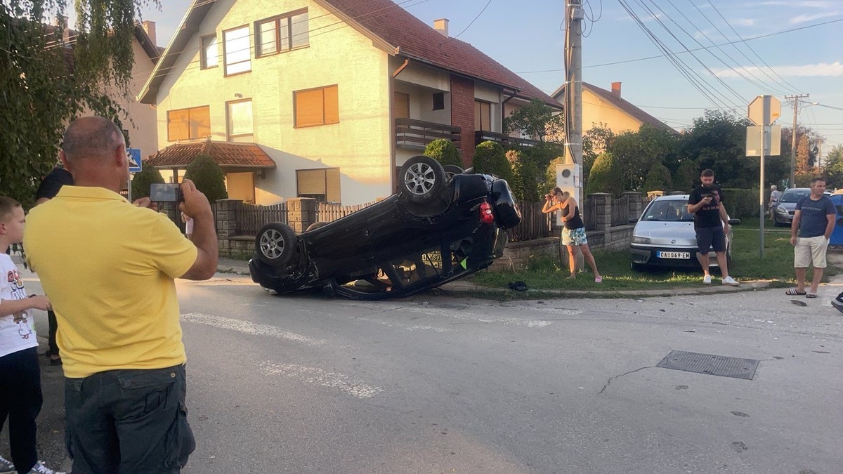 Saobraćajna nesreća u Čačku: Sudarila se dva automobila - Blic