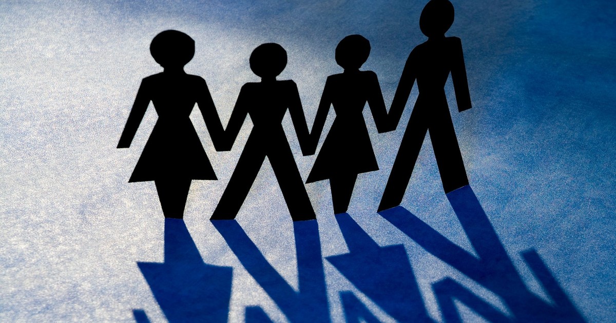 5 signs you grew up in an enmeshed family, one without set boundaries or individual identities ...