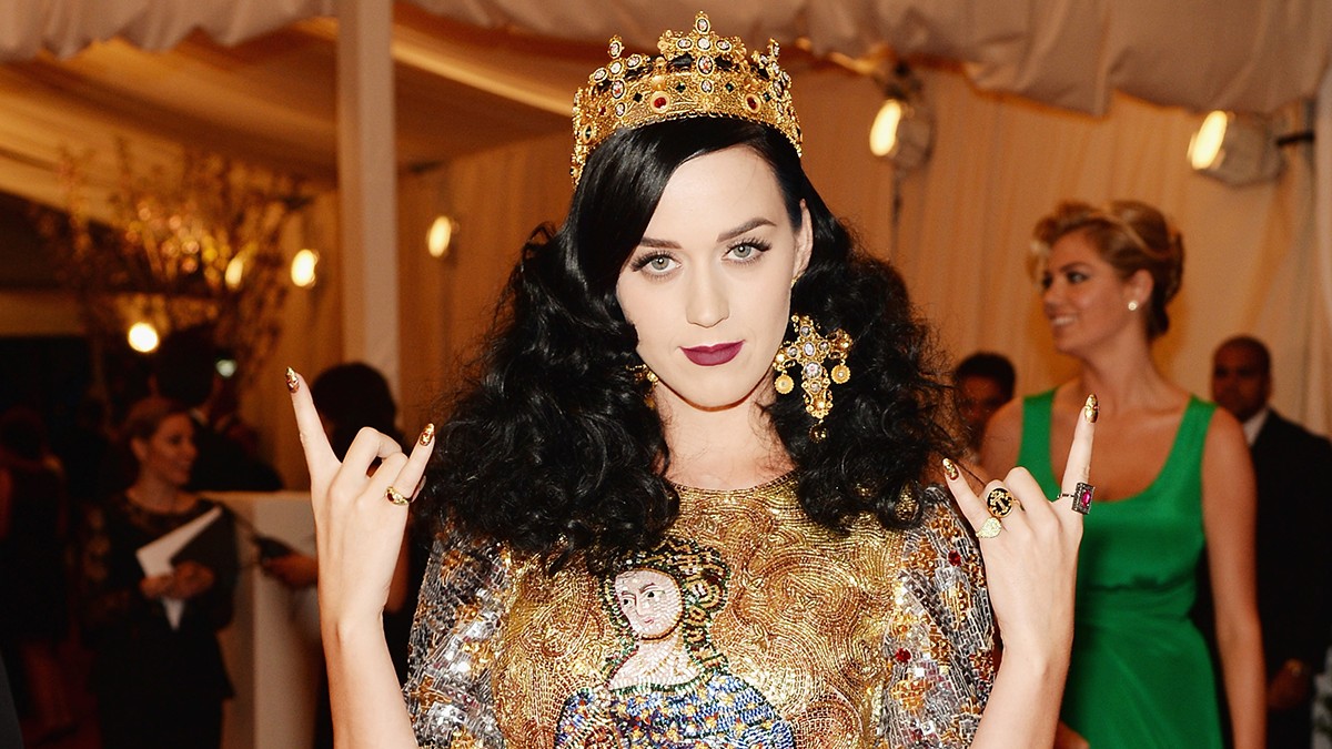 Katy Perry glitter szálat tett a hajába és imádjuk a végeredményt - Glamour