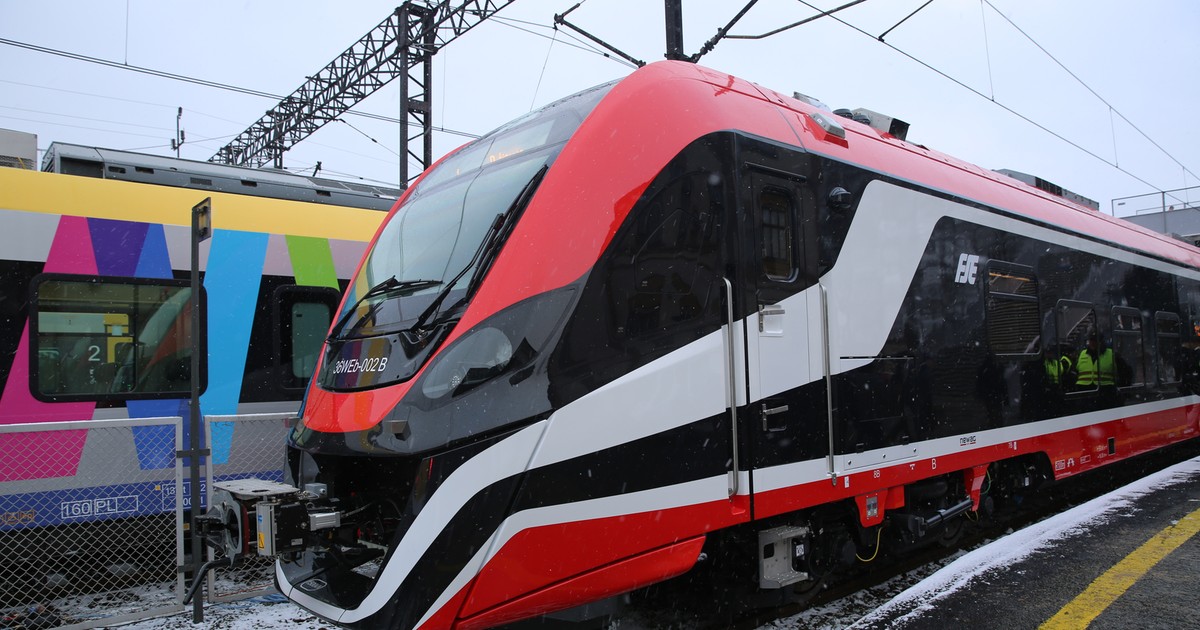 Kolejny pociąg Impuls uległ "dziwnej awarii". Poprzednie naprawiali hakerzy - Wiadomości