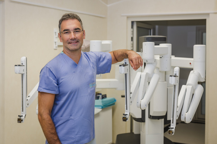 Ma za sobą 35 lat służby wojskowej i operację. "Rak jest jak wróg z ...