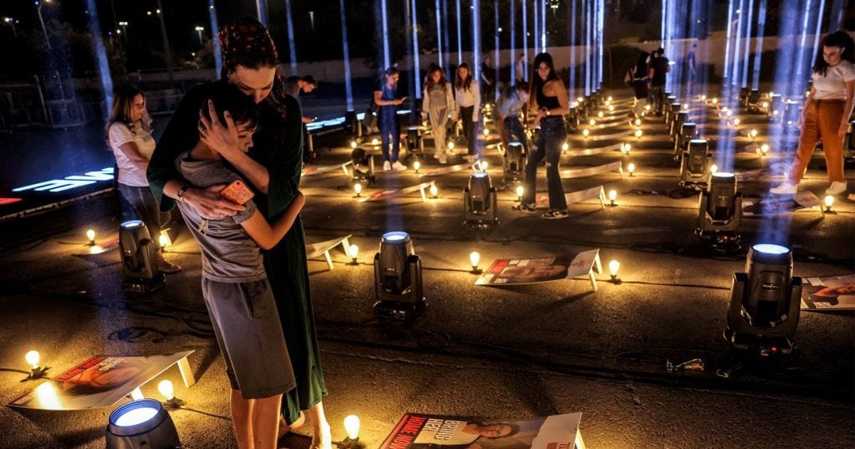 Powerful photos show an Israeli light installation projecting 224 beams ...