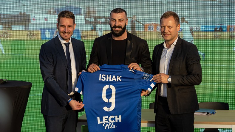 W Poznaniu odetchnęli z ulgą. Ishak przedłużył kontrakt z Lechem ...