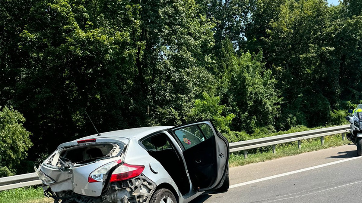 Teška nesreća na autoputu u Beogradu: Sudarila se tri automobila, ogromna gužva od Zmaja - Blic
