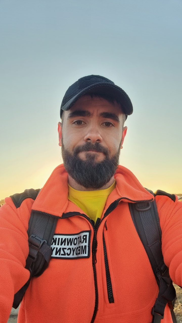 Ratownik medyczny: jestem pracownikiem socjalnym, który raz na jakiś ...